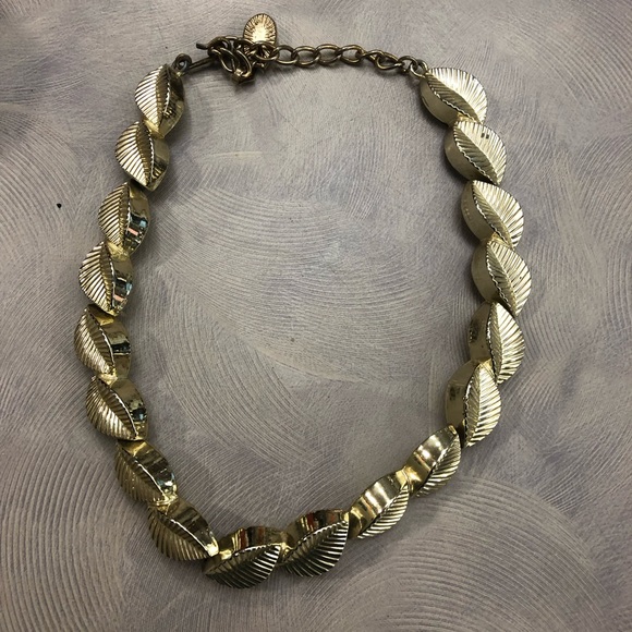 Jewelry | Chunky Gold Leaf Or Seashell Classic Americana Thick Necklace ...